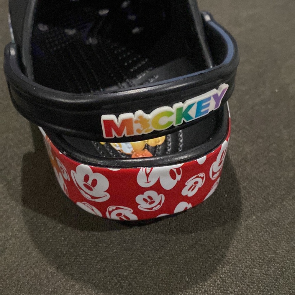 Crocs Classic Disney Mickey Mouse Clogs, Size J6 = W … - Gem